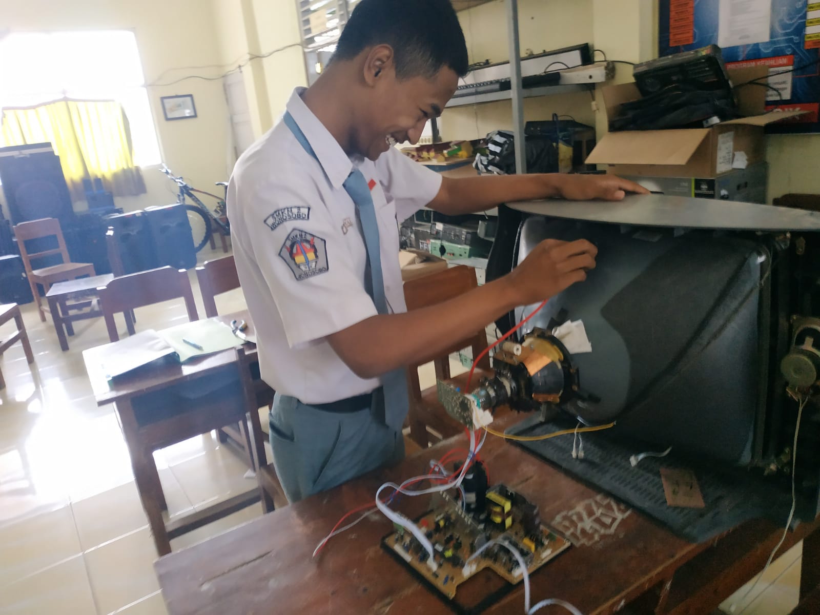 MATERI PPL BAB 1 PERAWATAN DAN PERBAIKAN LISTRIK | E-Learning SMK 2 ...